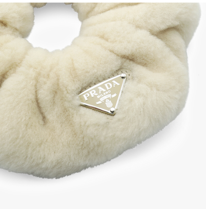 프라다 헤어밴드 1IF131 2EC9 F0379 삼각 에나멜 메탈- 이랜드몰